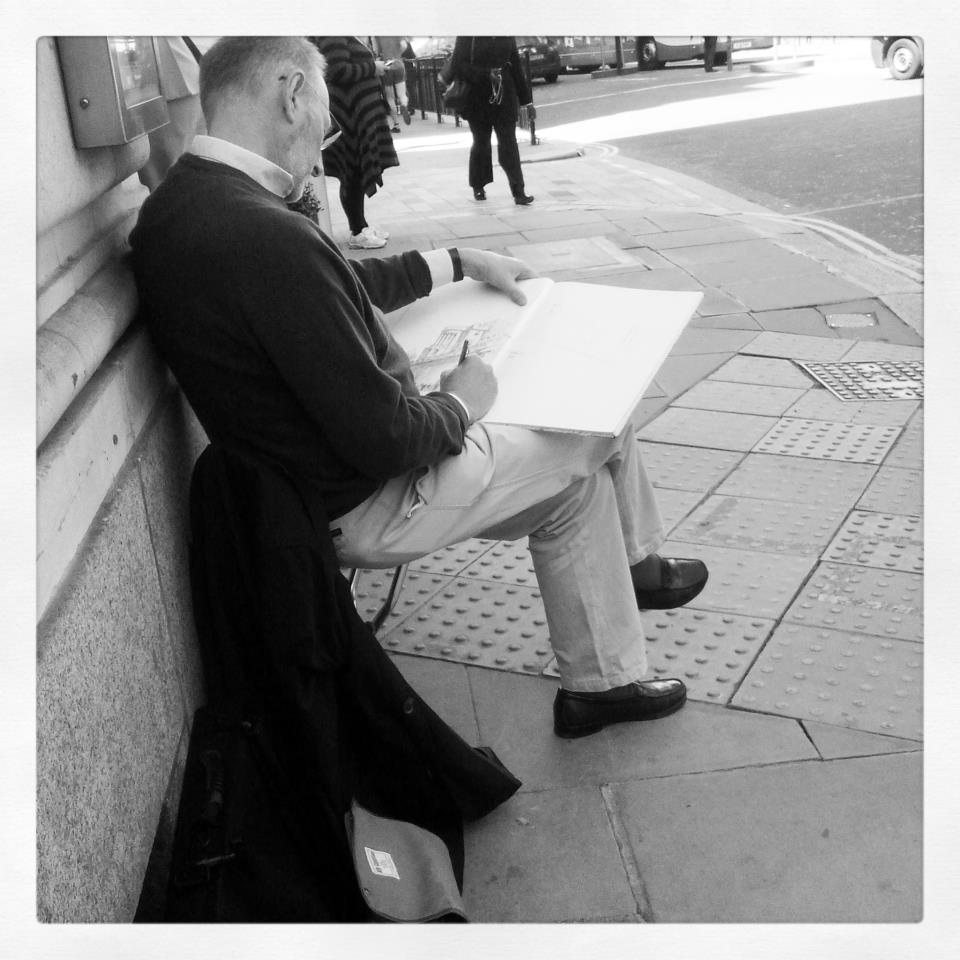 Jess_Huang_photo_man_drawing_london – kelise soixante-douze