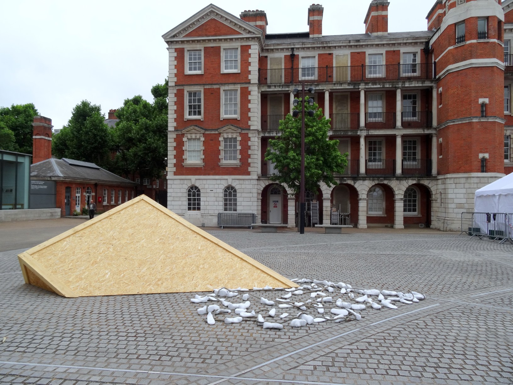 London town is filled with artists! A look at four summer shows in ...